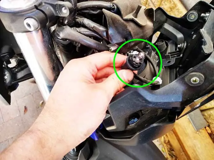 Yamaha MT-07 LED Headlight Upgrade Procedure DIY. - Not Sealed
