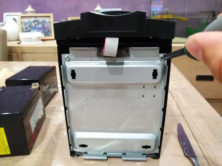 How to Fix an APC Smart-UPS 1000 that is Beeping. Battery Replacement ...