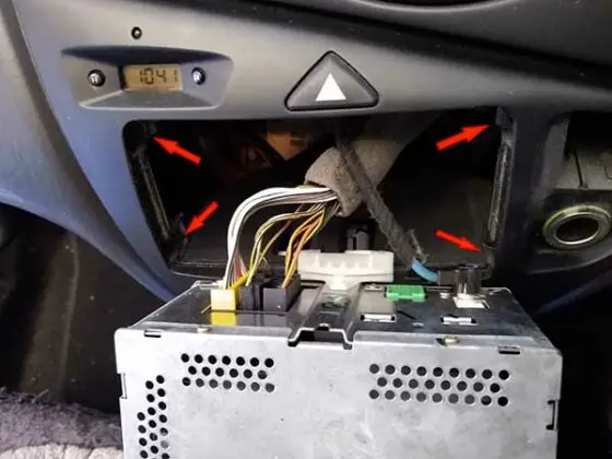 Detailed 2000-2004 Ford Focus Radio Replacement Guide - Not Sealed